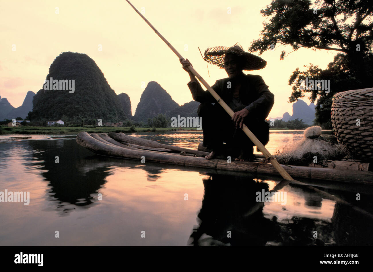 fisherman on raft, Li river, Yangshuo, China Stock Photo - Alamy