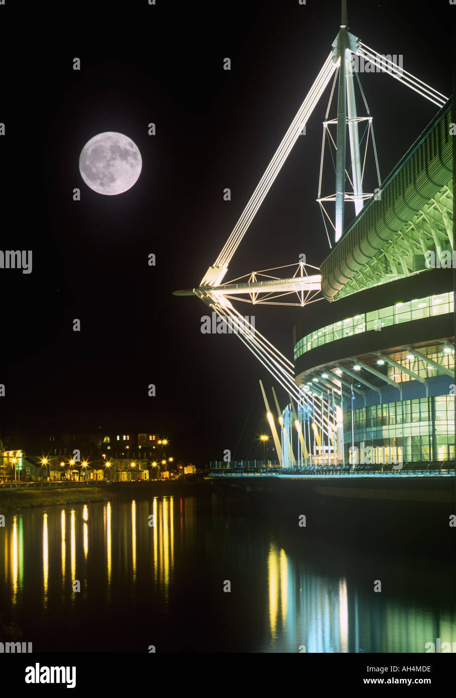 Cardiff city stadium night hi-res stock photography and images - Alamy