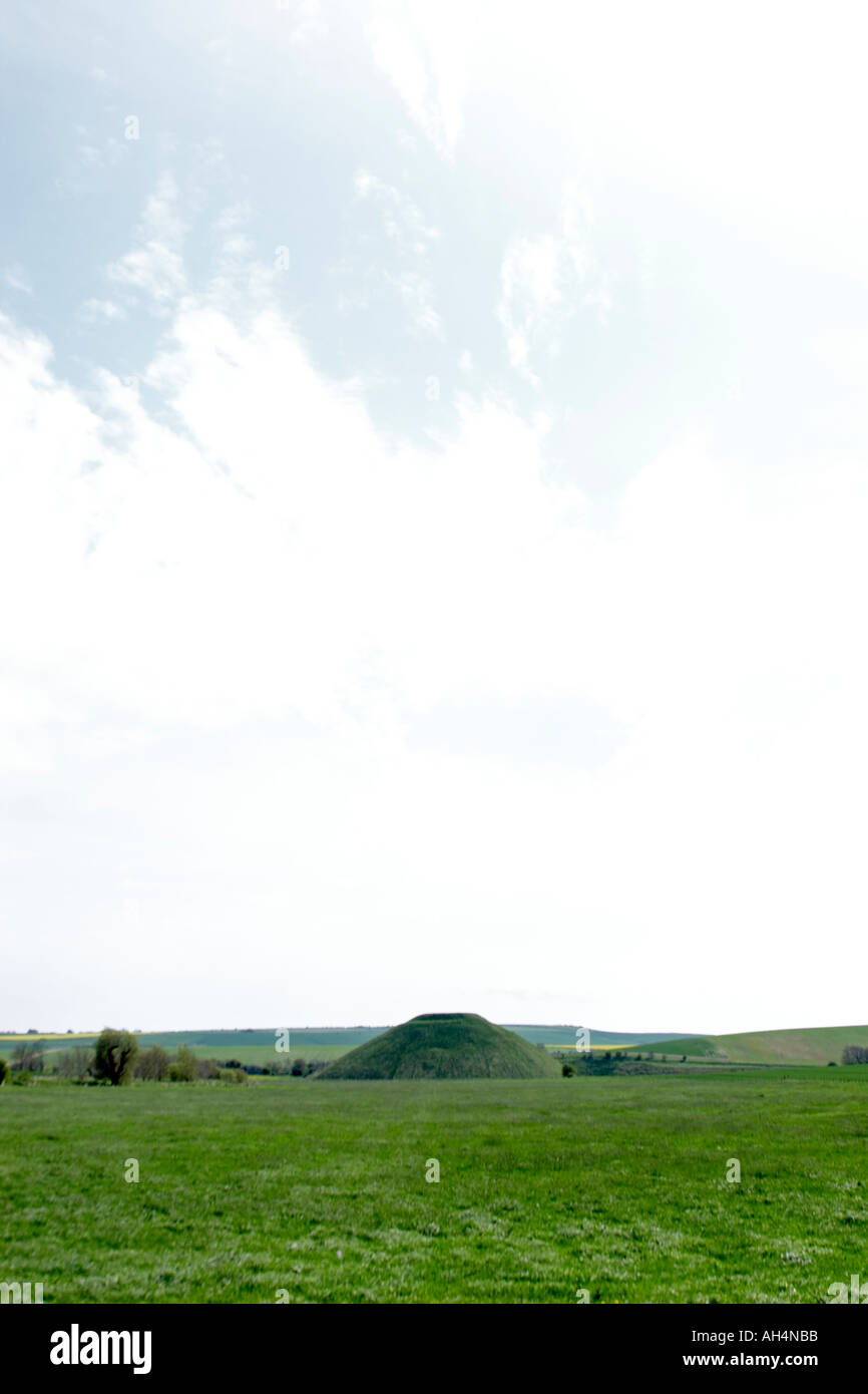 Silbury Hill neolithic earthworks monument in Wiltshire countryside ...
