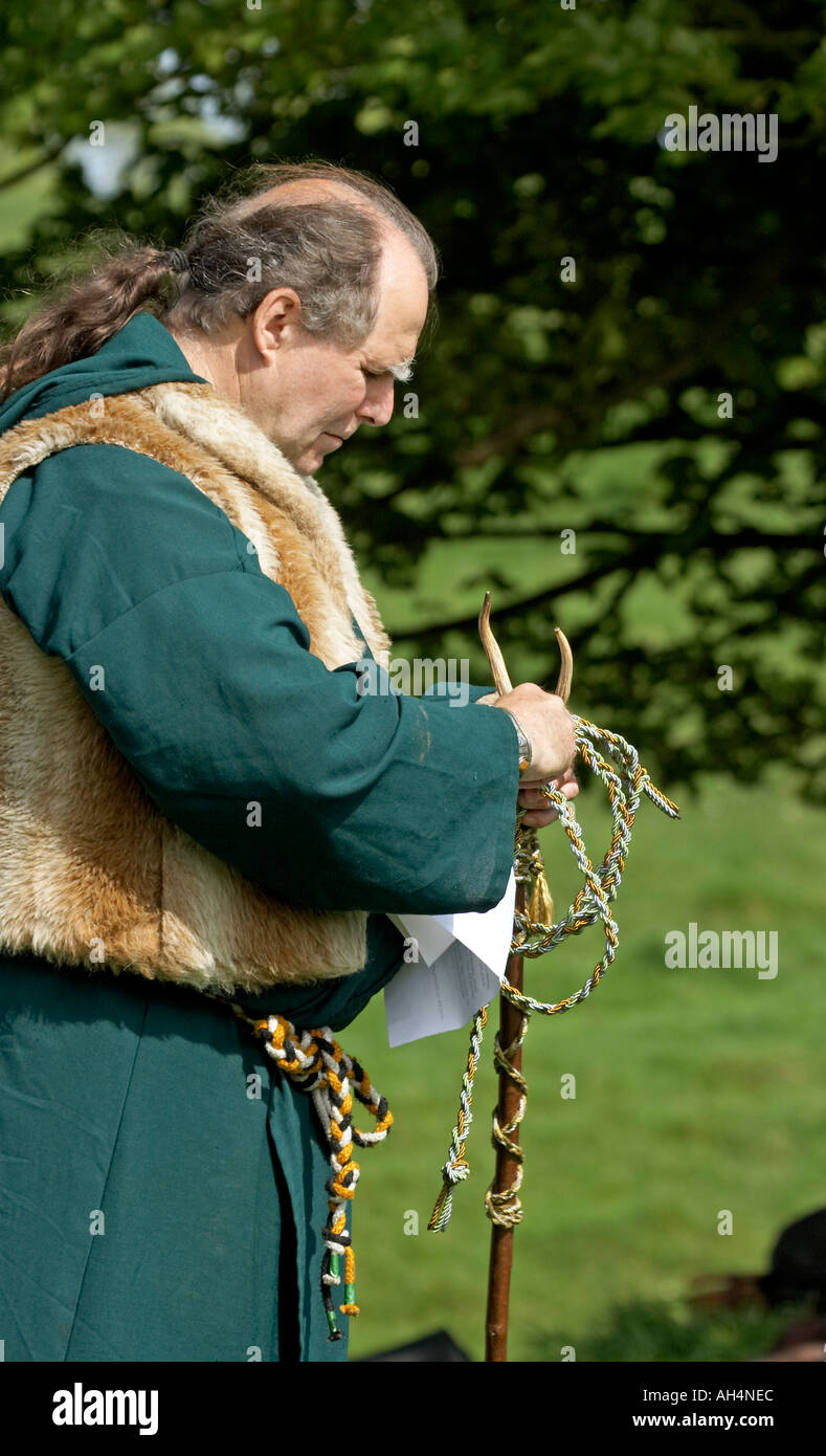 Handfasting ceremony hi-res stock photography and images - Alamy