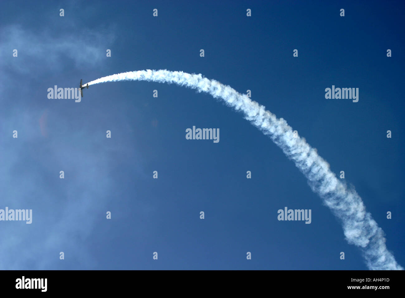 Airplane aircraft fly flying smoke blue hi-res stock photography and ...