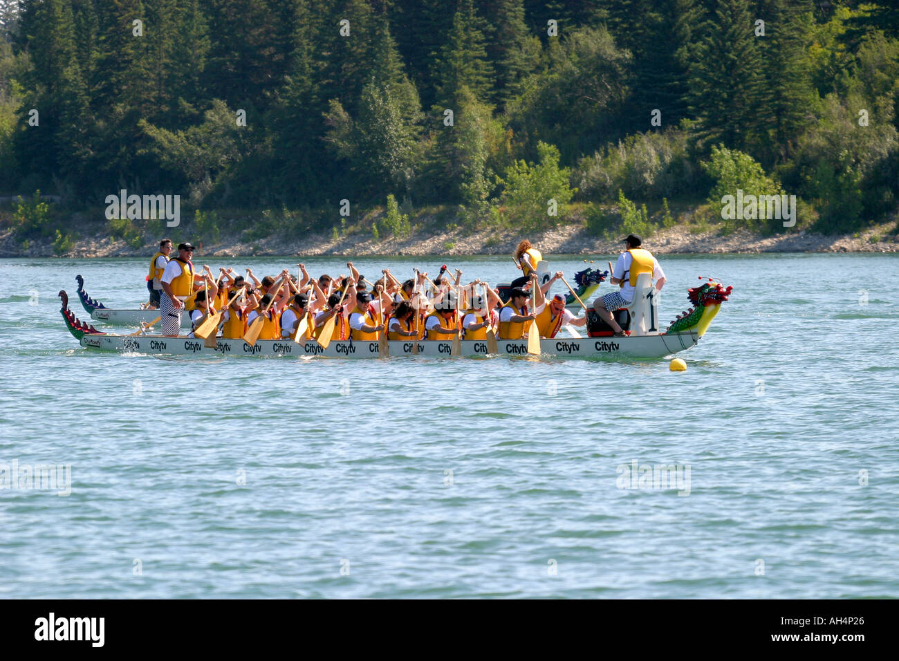 Chinese traditional dragon boat racing Stock Photo - Alamy