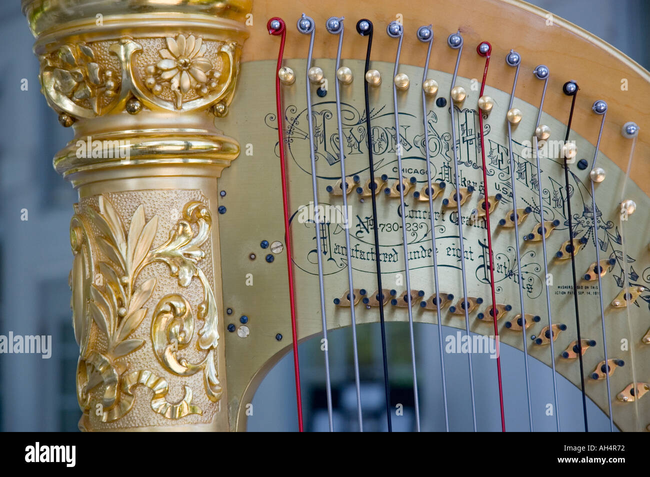 The harp hi-res stock photography and images - Alamy