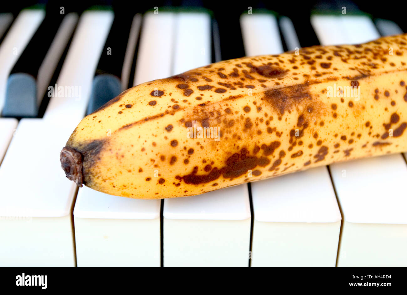 Piano keyboard close up with banana Stock Photo - Alamy