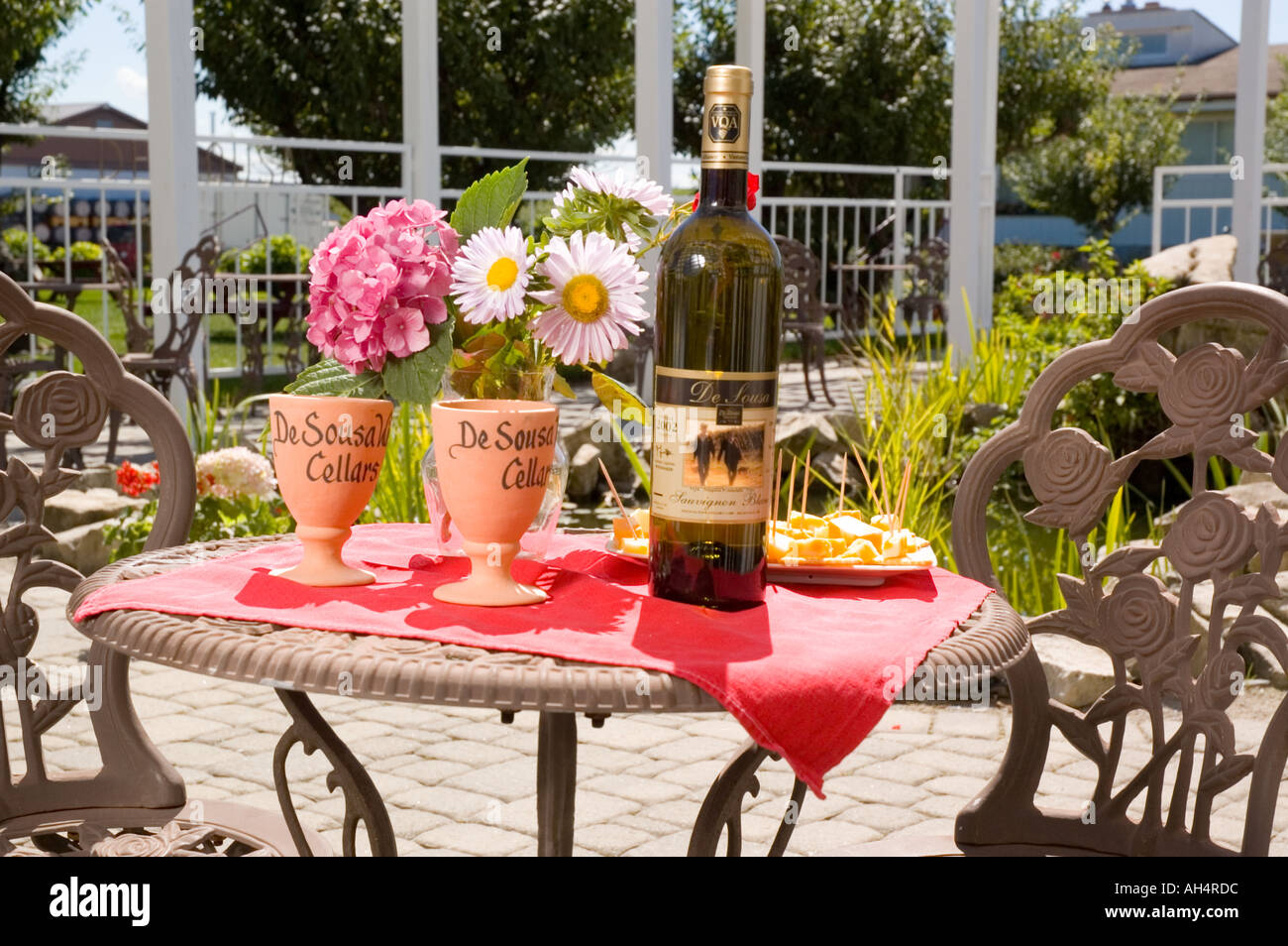 Outdoor patio table setting Stock Photo - Alamy
