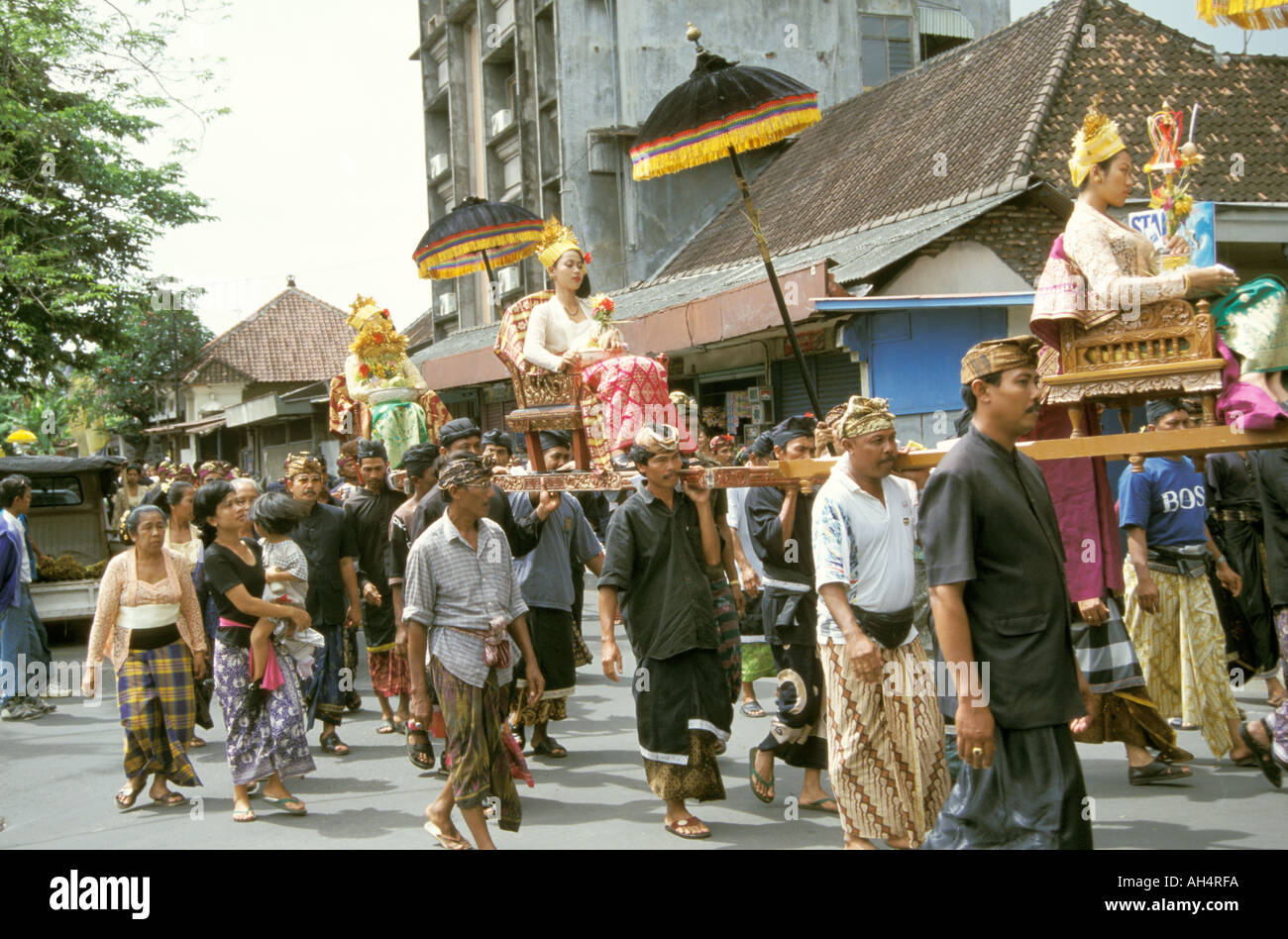 Bali Ceremonial Procession Down The Street Indonesia Stock Photo - Alamy