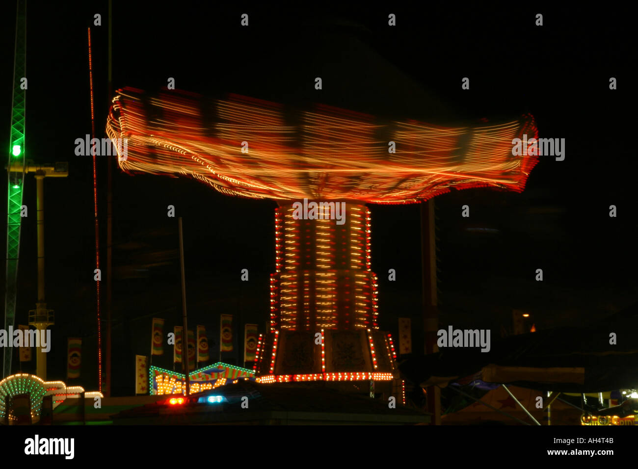 CARNIVAL RIDES Night time on the midway Stock Photo - Alamy