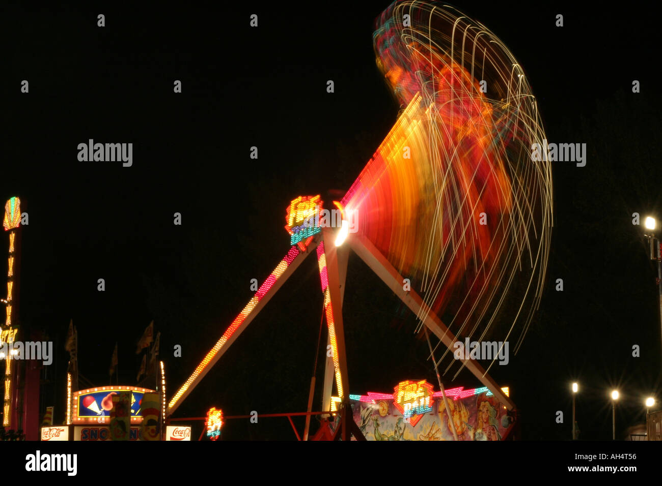 CARNIVAL RIDES Night time on the midway Stock Photo - Alamy