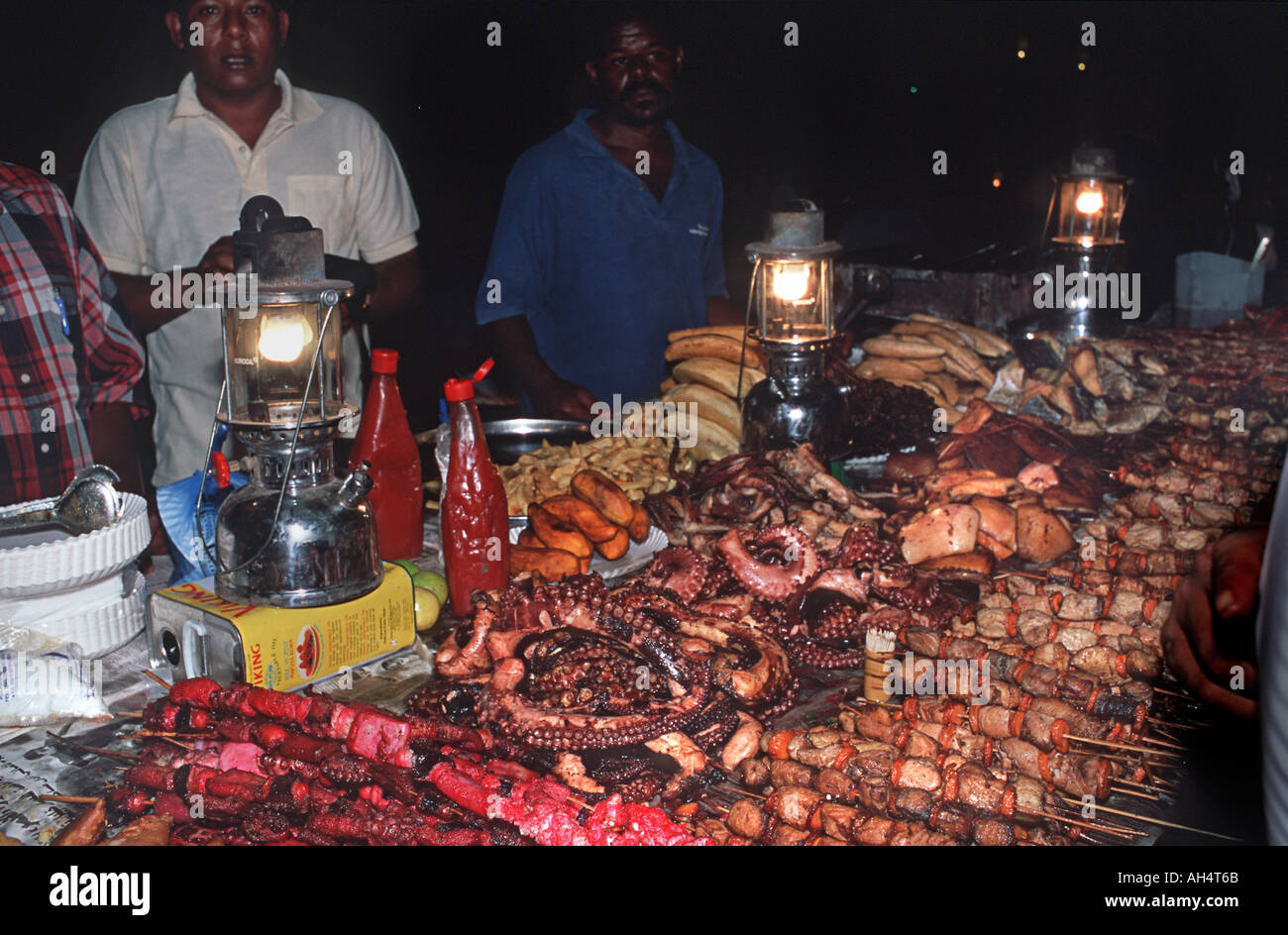 Freshly cooked seafood for sale on the waterfront at Forodhani Gardens ...