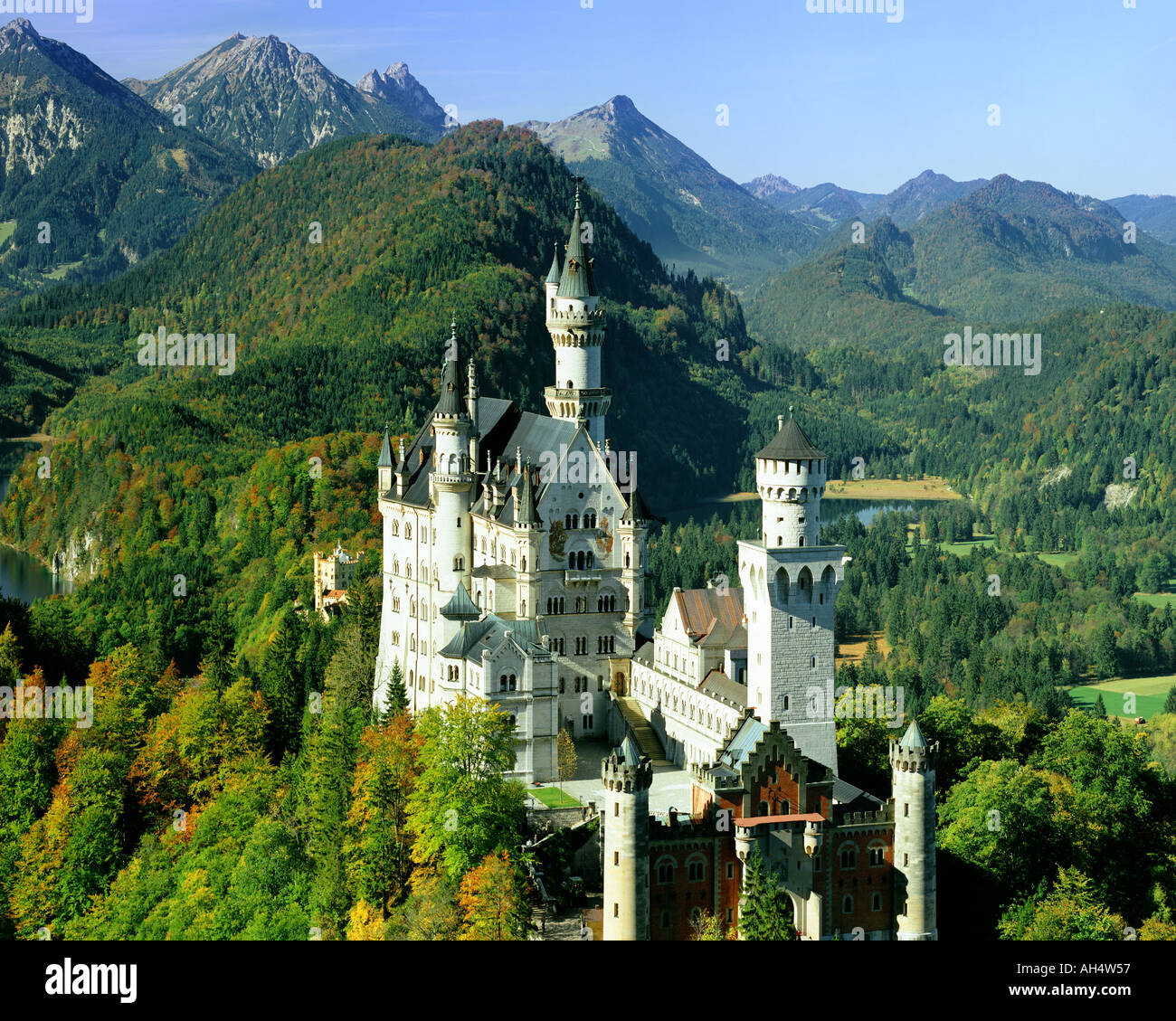 Aerial view neuschwanstein castle schloss hi-res stock photography and ...