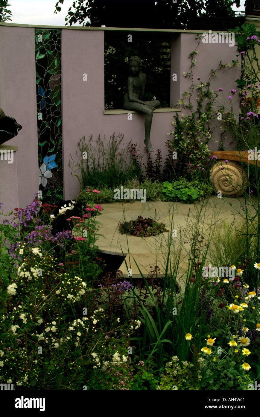 Hampton Court 2005 designer: Sue Tymon The Shell Garden Female Statue ...