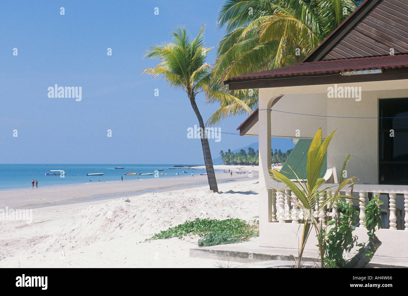 Malaysia Langkawi Beach And Bungalow At Pantai Cenang Stock Photo - Alamy