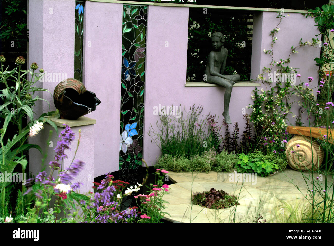 Hampton Court 2005 designer: Sue Tymon The Shell Garden Female Statue ...
