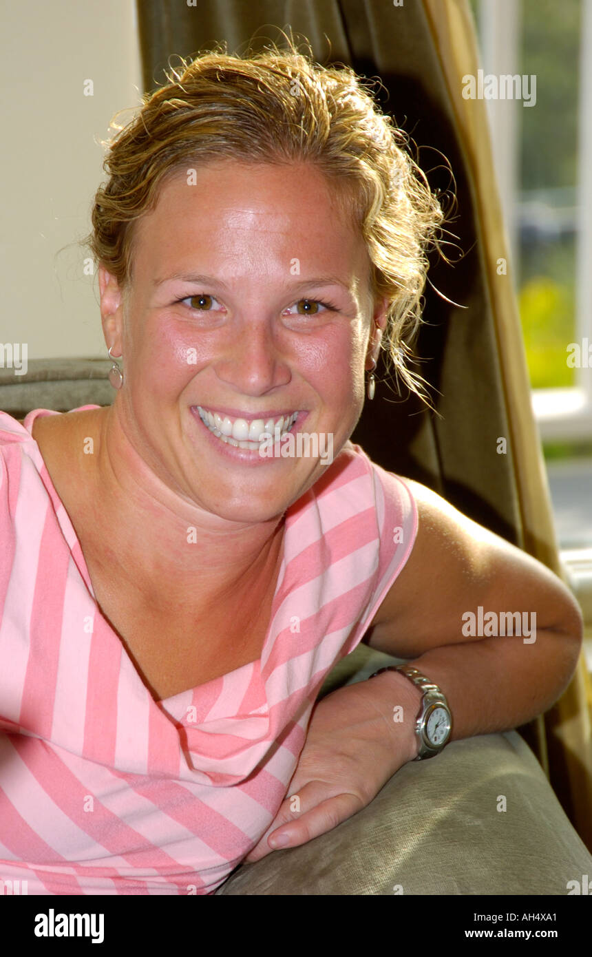 smiling young woman in her twenties Stock Photo - Alamy smiling young woman in her twenties Stock Photo - Alamy