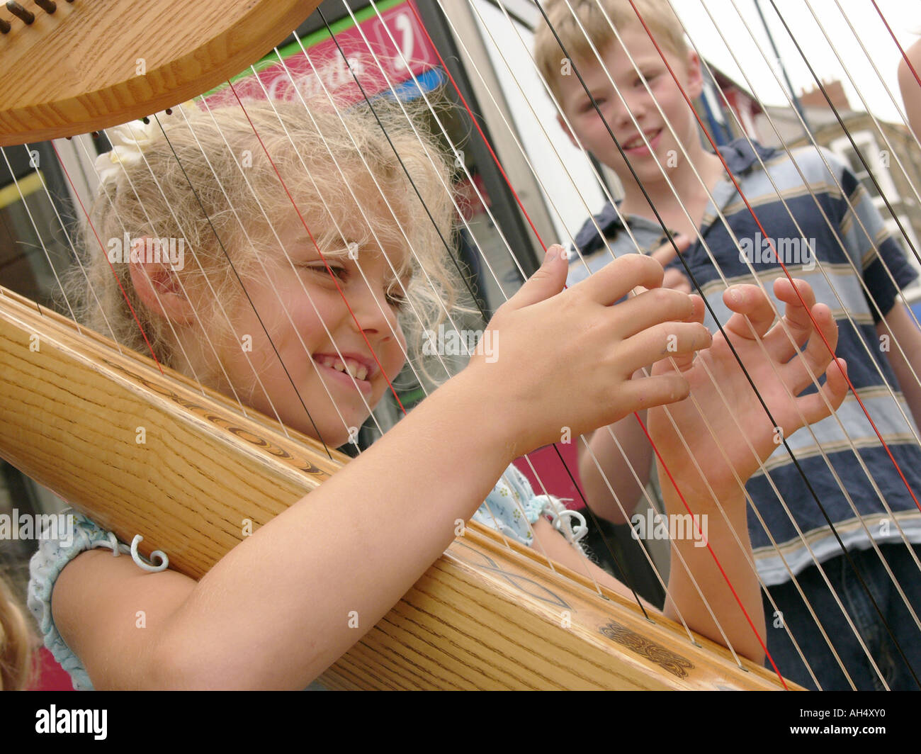 Girl playing harp hi-res stock photography and images - Alamy