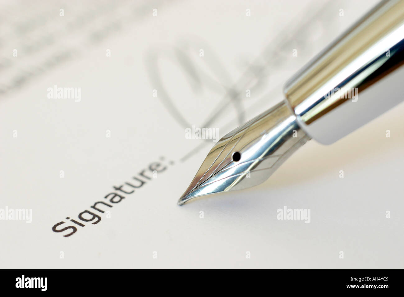 Fountain pen and signature Stock Photo - Alamy