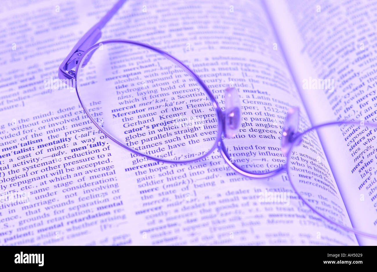 Dictionary pages open words hi-res stock photography and images - Alamy