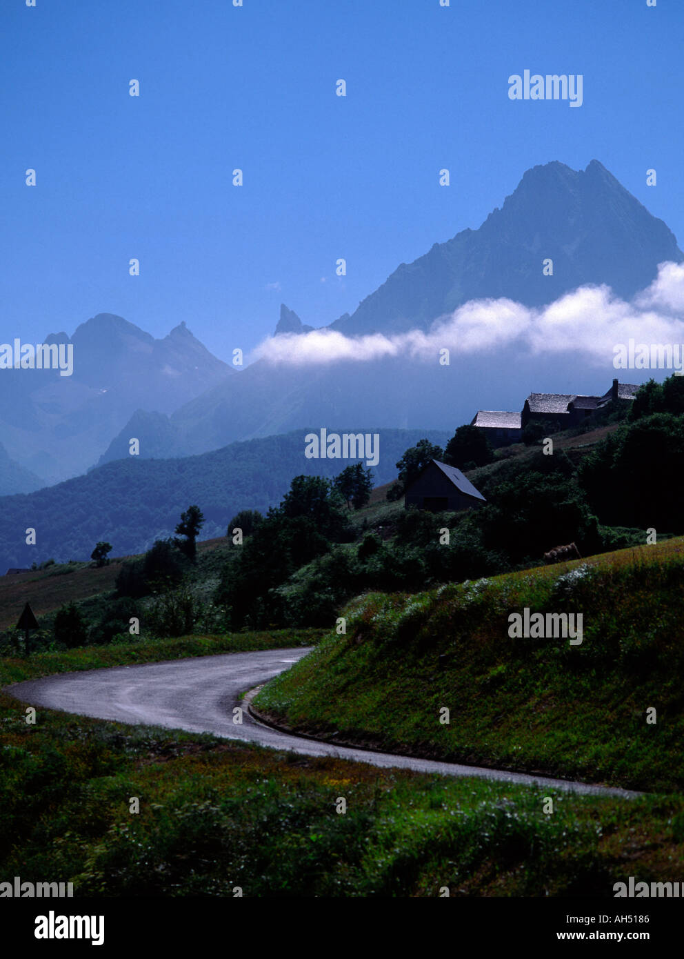 france aquitaine pyrenees atlantique CIRQUE DE LESCUN Stock Photo - Alamy