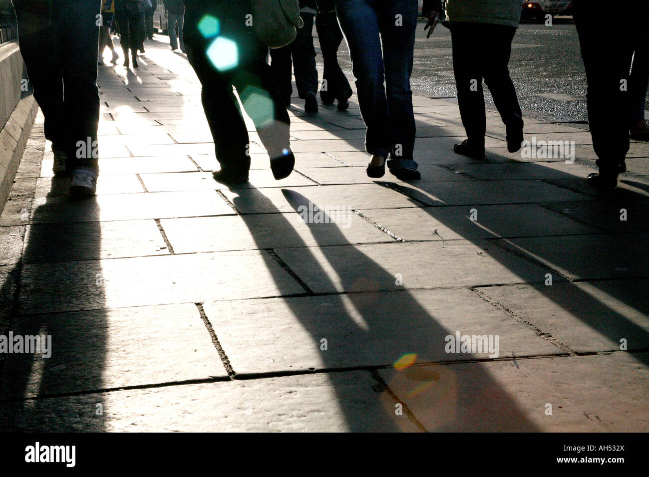 feet on street, Pavement, rush hour Stock Photo - Alamy