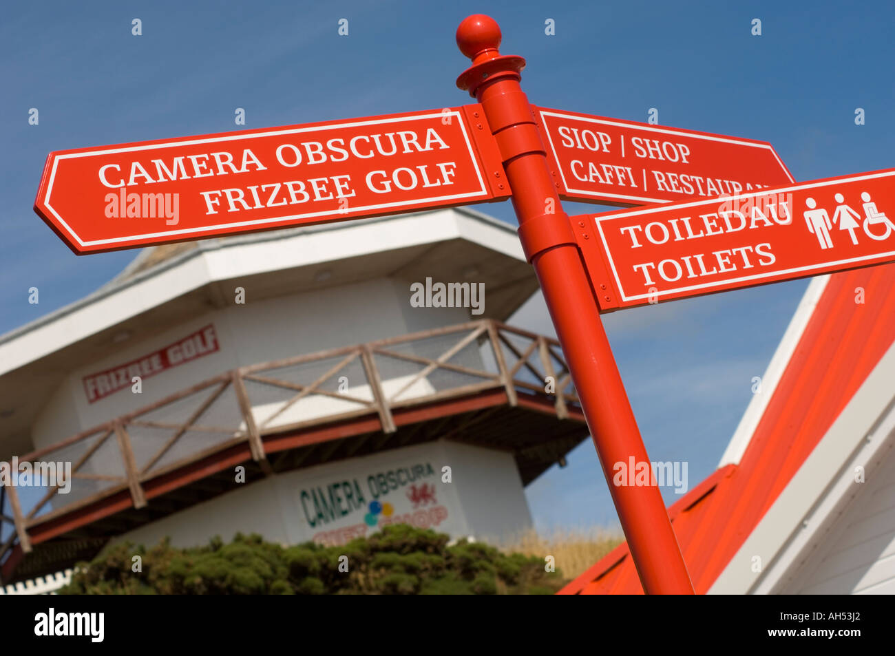 Bilingual welsh english sign post and Camera Obscura, Constitution Hill ...