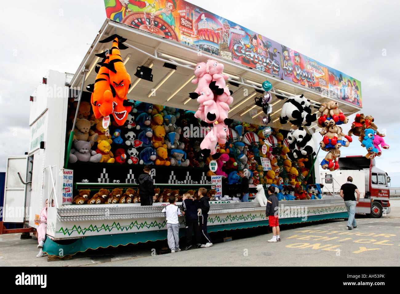 Fairground sideshow hi-res stock photography and images - Alamy