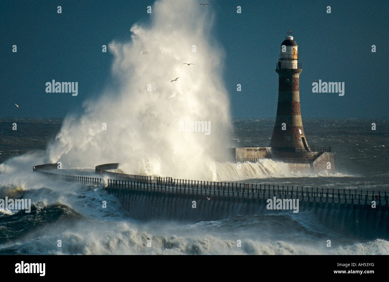 Big wave crashing over lighthouse hi-res stock photography and images ...