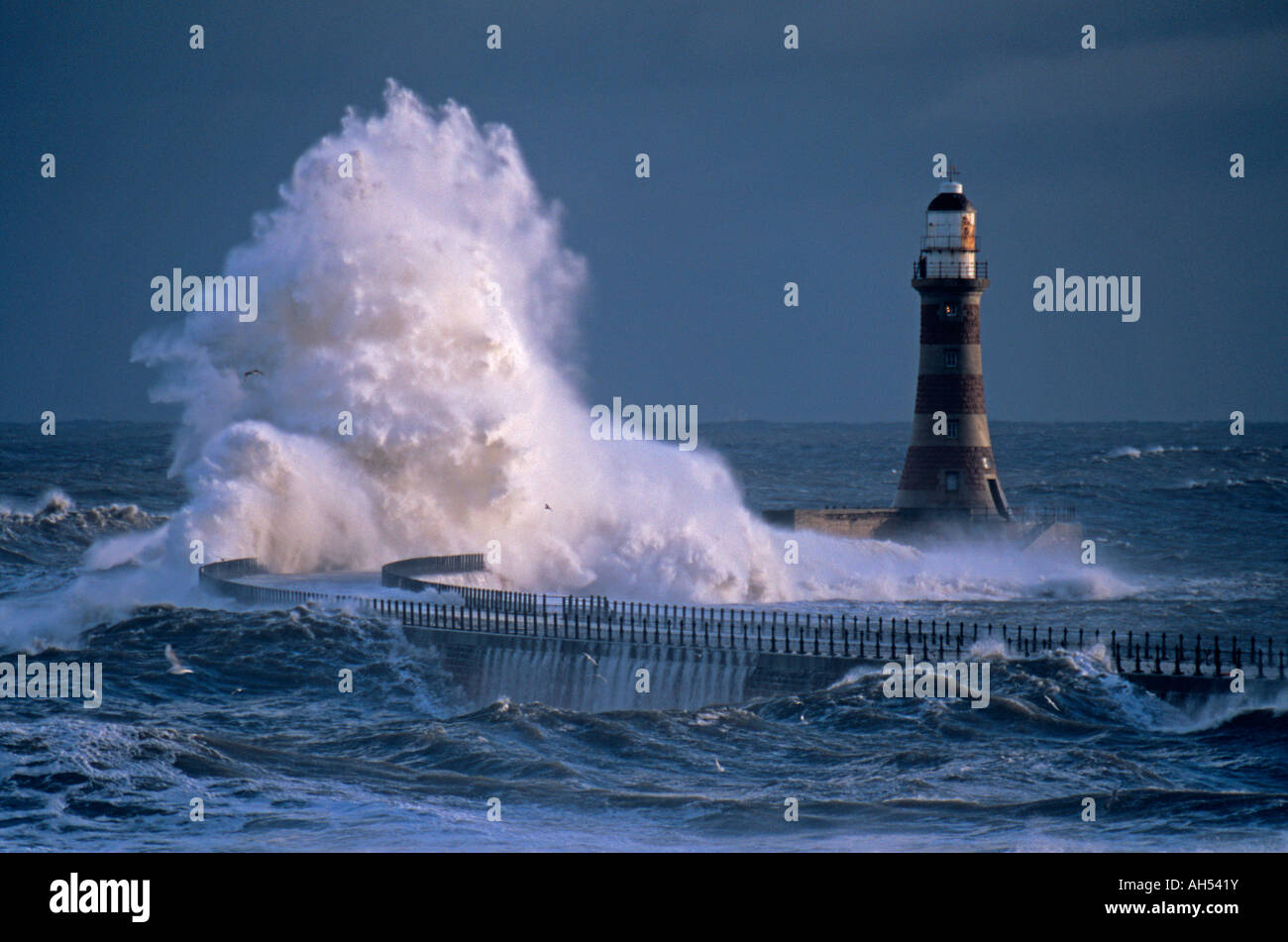 Big wave crashing over lighthouse hi-res stock photography and images ...