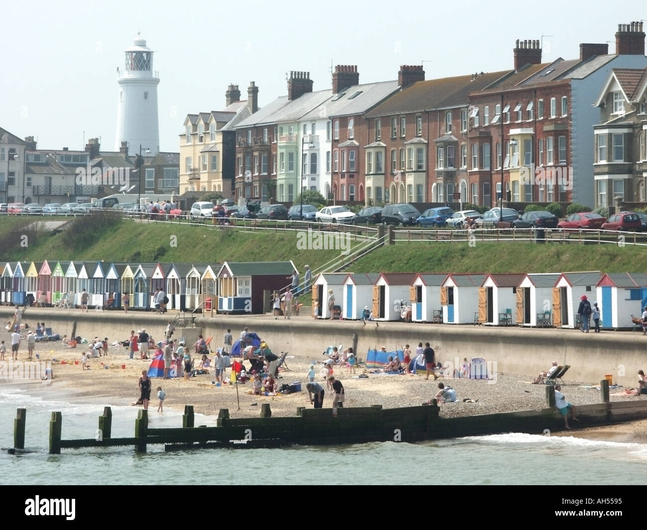 Busy beach scene hi-res stock photography and images - Alamy