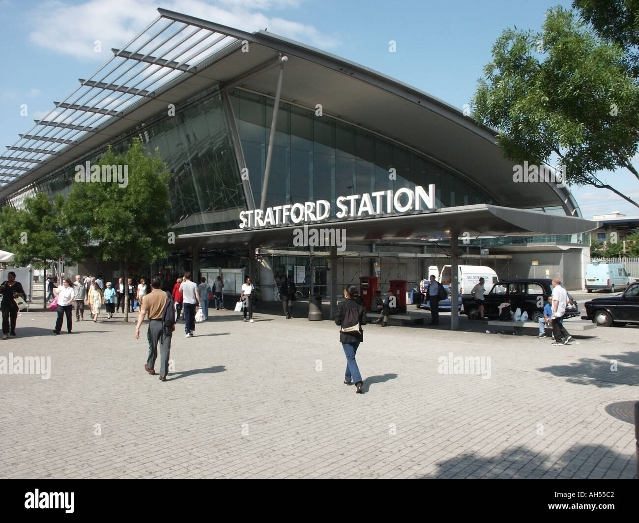 Stratford interchange station complex for Buses Underground Main Line ...
