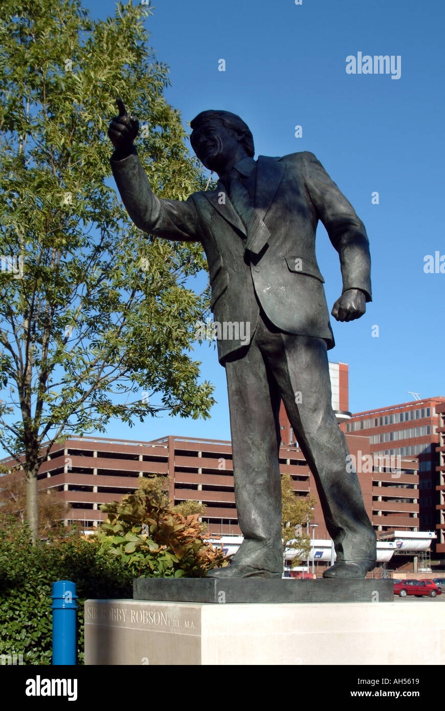 Bobby robson statue ipswich hi-res stock photography and images - Alamy