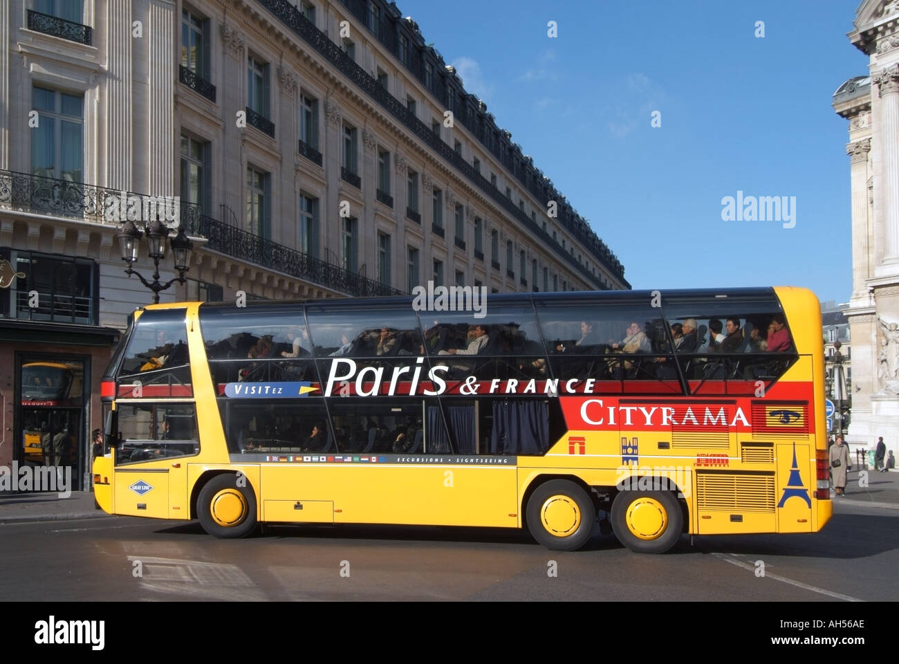 Luxury tour buses hi-res stock photography and images - Alamy