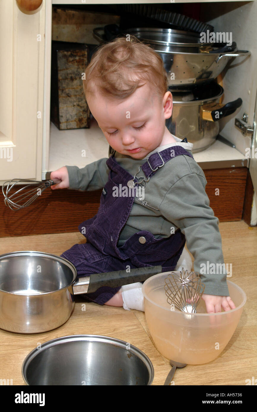 Kids playing with kitchen pans hi-res stock photography and images - Alamy