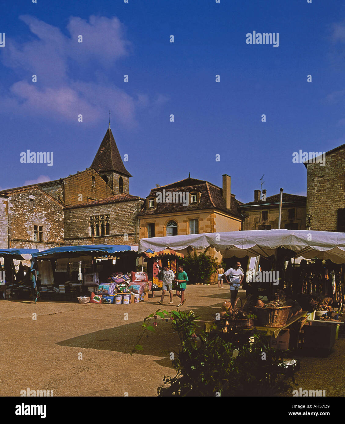 france aquitaine dordogne bastide town of monpazier Stock Photo - Alamy
