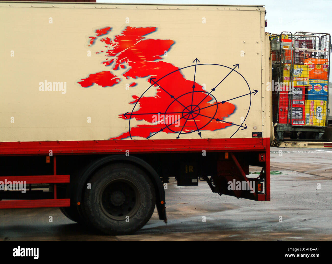 Tail lift delivery Stock Photo - Alamy