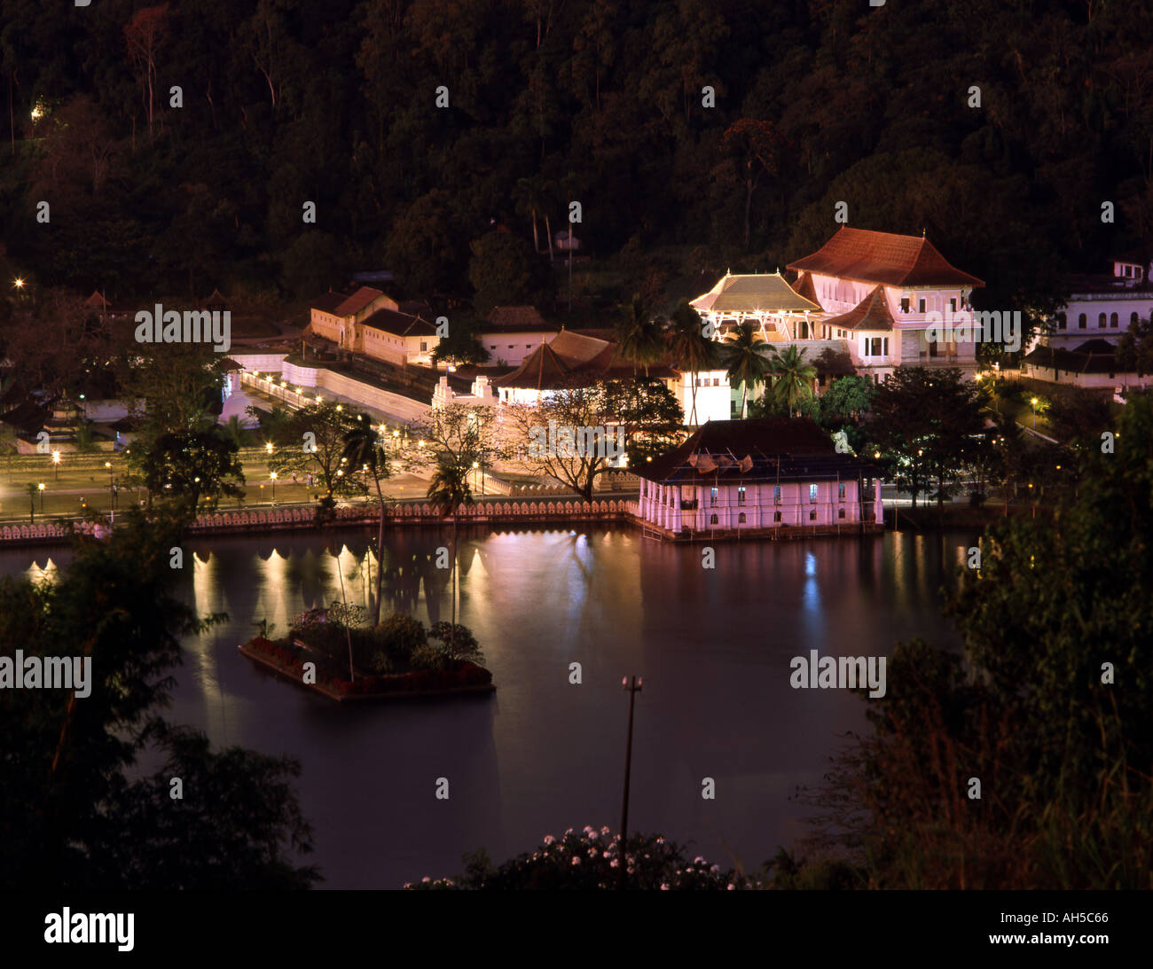 Sri Lanka Kandy Temple of the Tooth Stock Photo - Alamy