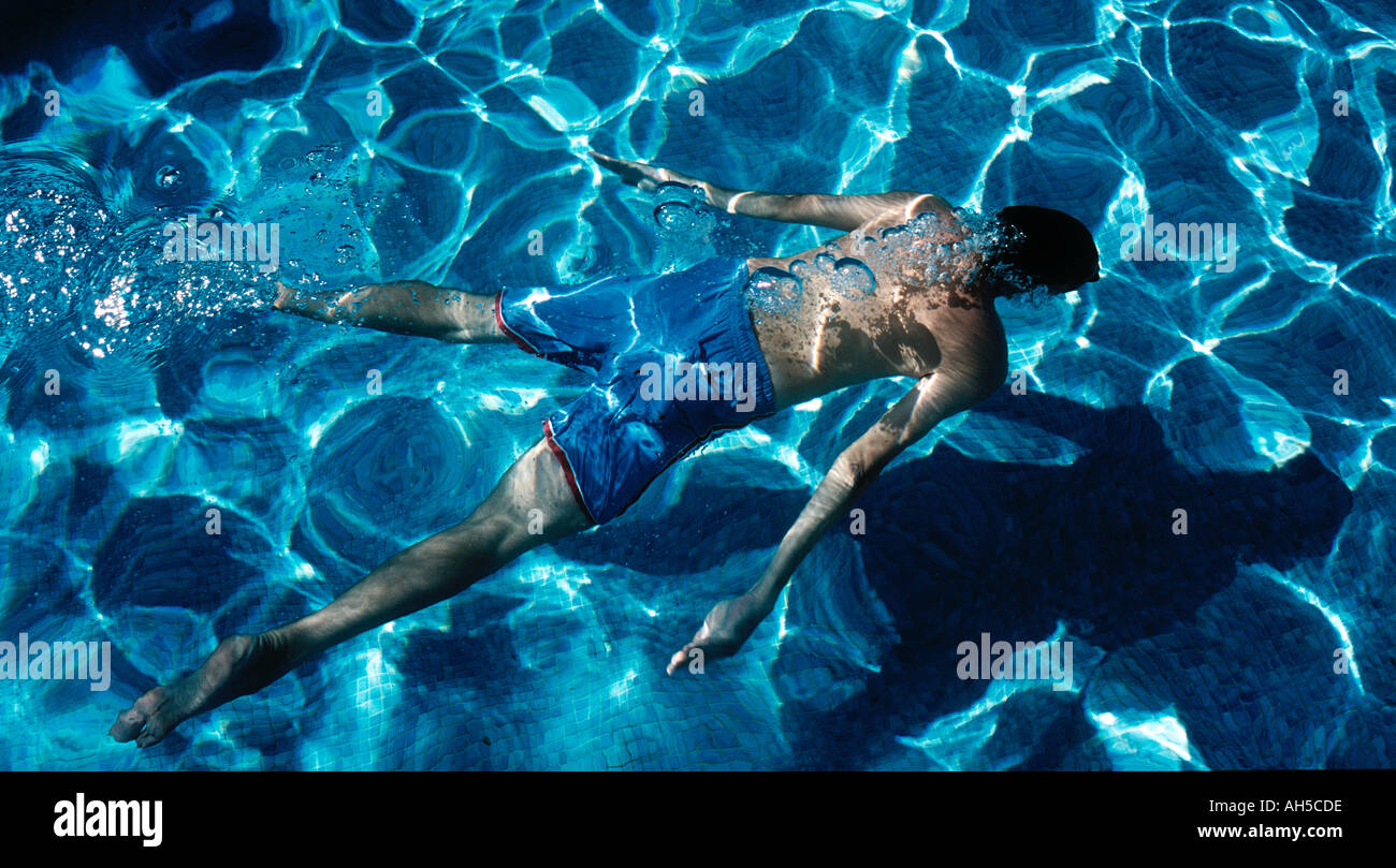 Air bubbles swimming pool hi-res stock photography and images - Alamy