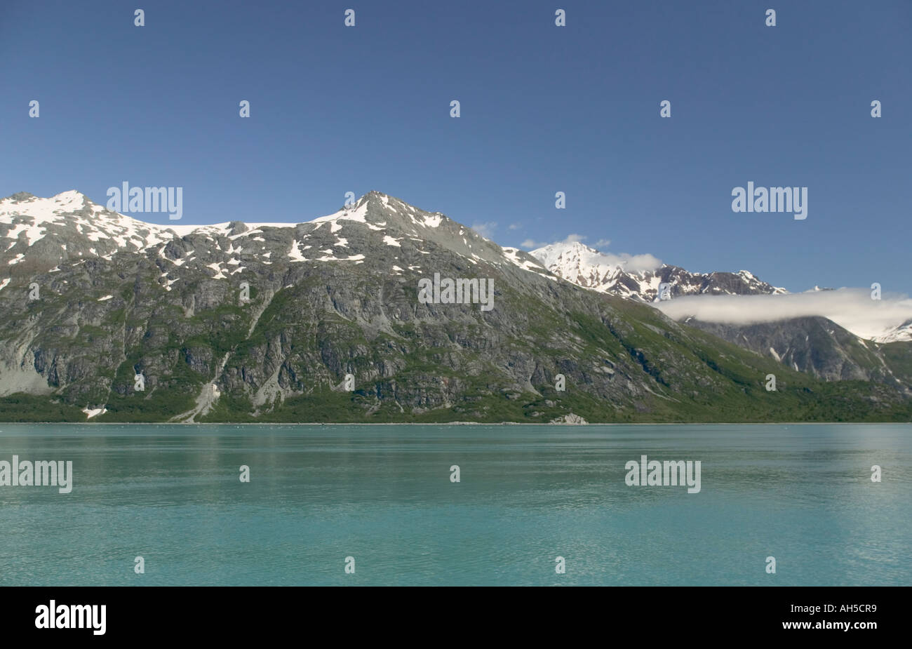 The Fairweather mountain range on the western side of Glacier Bay ...