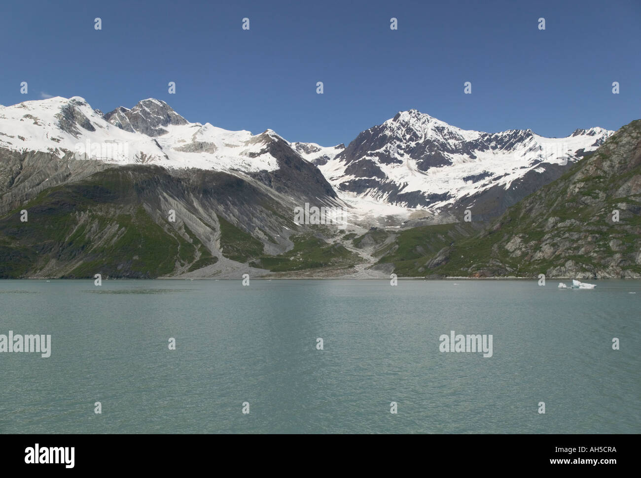 The Fairweather mountain range on the western side of Glacier Bay ...