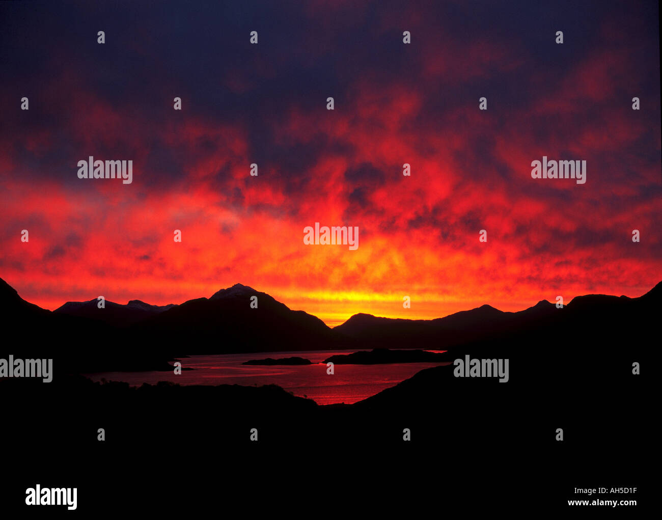 Fire in the sky hi-res stock photography and images - Alamy