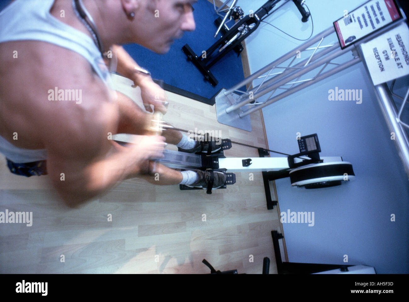 Male gym exercise tv hi-res stock photography and images - Alamy