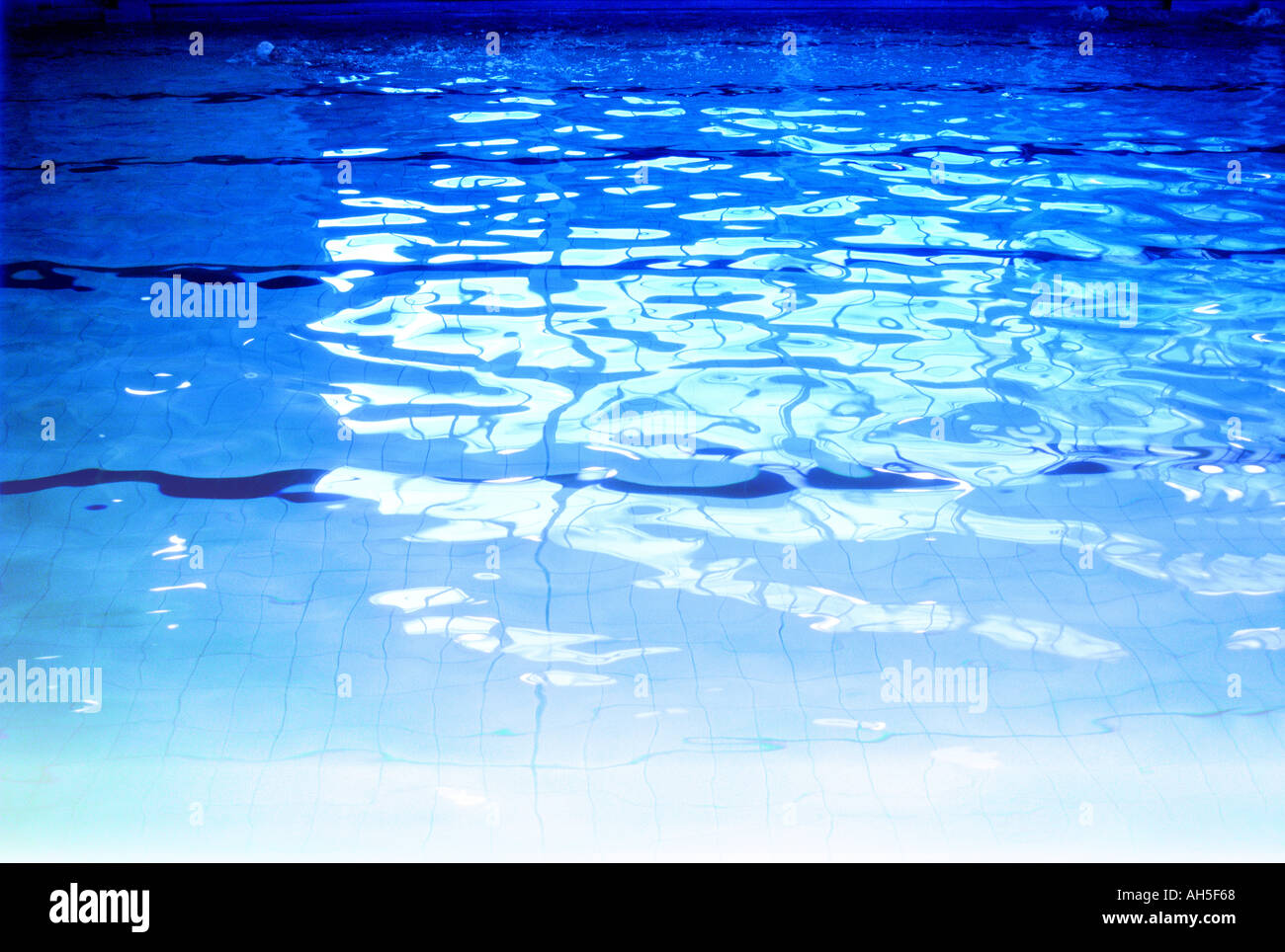 Swimming pool water with window reflection Stock Photo - Alamy