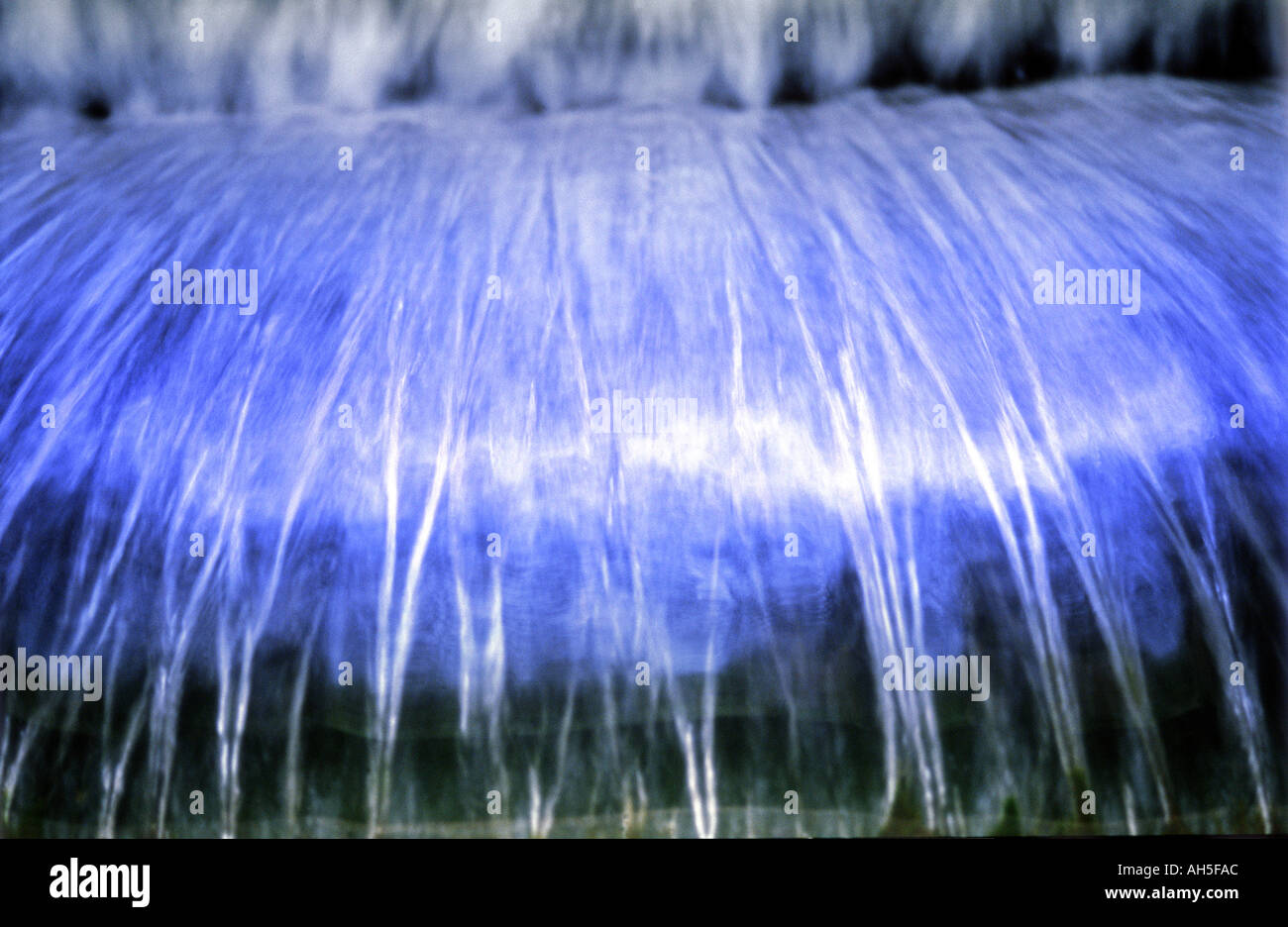 Water running over a weir hi-res stock photography and images - Alamy
