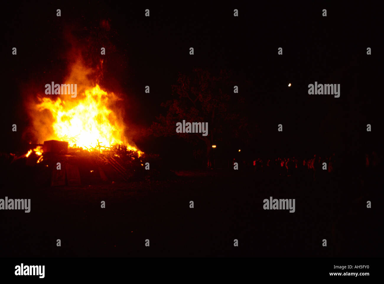 Guy For Bonfire High Resolution Stock Photography and Images - Alamy
