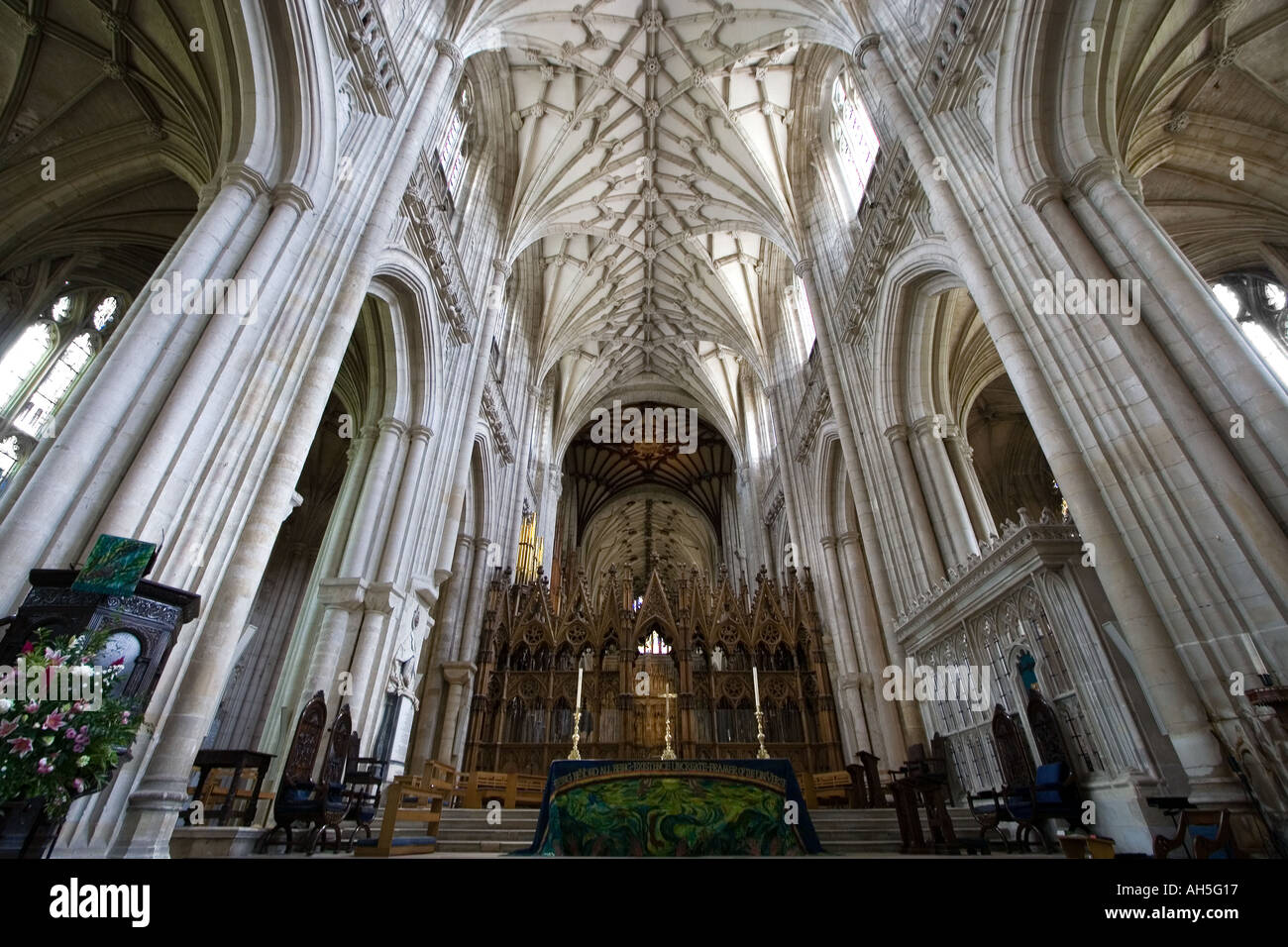Interior of winchester cathedral hi-res stock photography and images ...