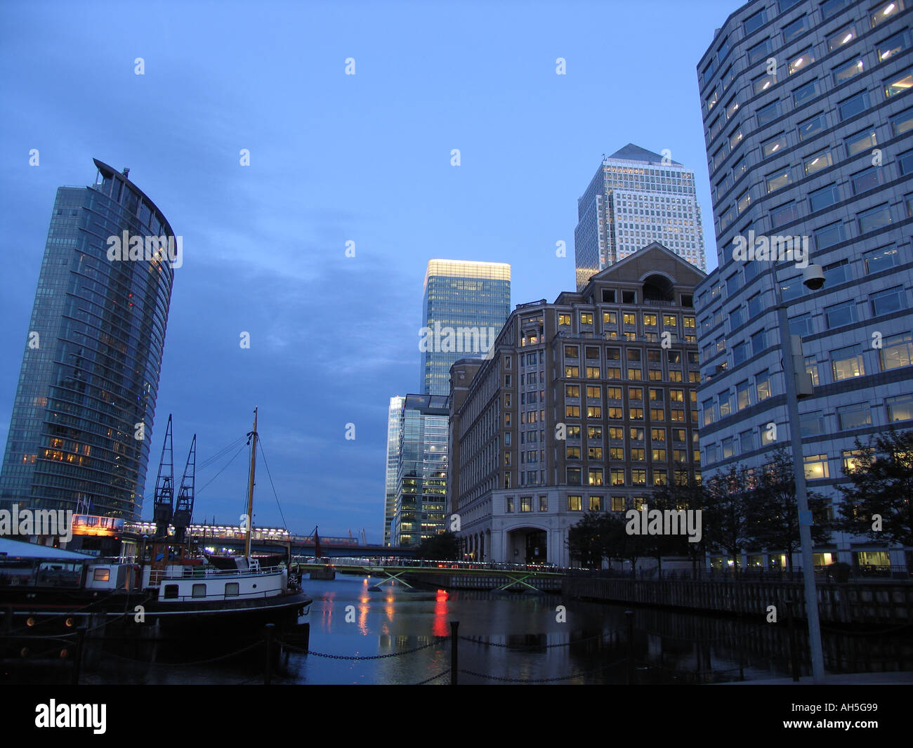 Modern wharf hi-res stock photography and images - Alamy