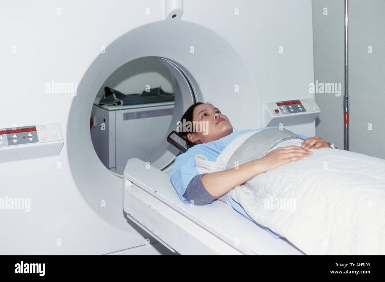 Radiotherapy patient asia hi-res stock photography and images - Alamy