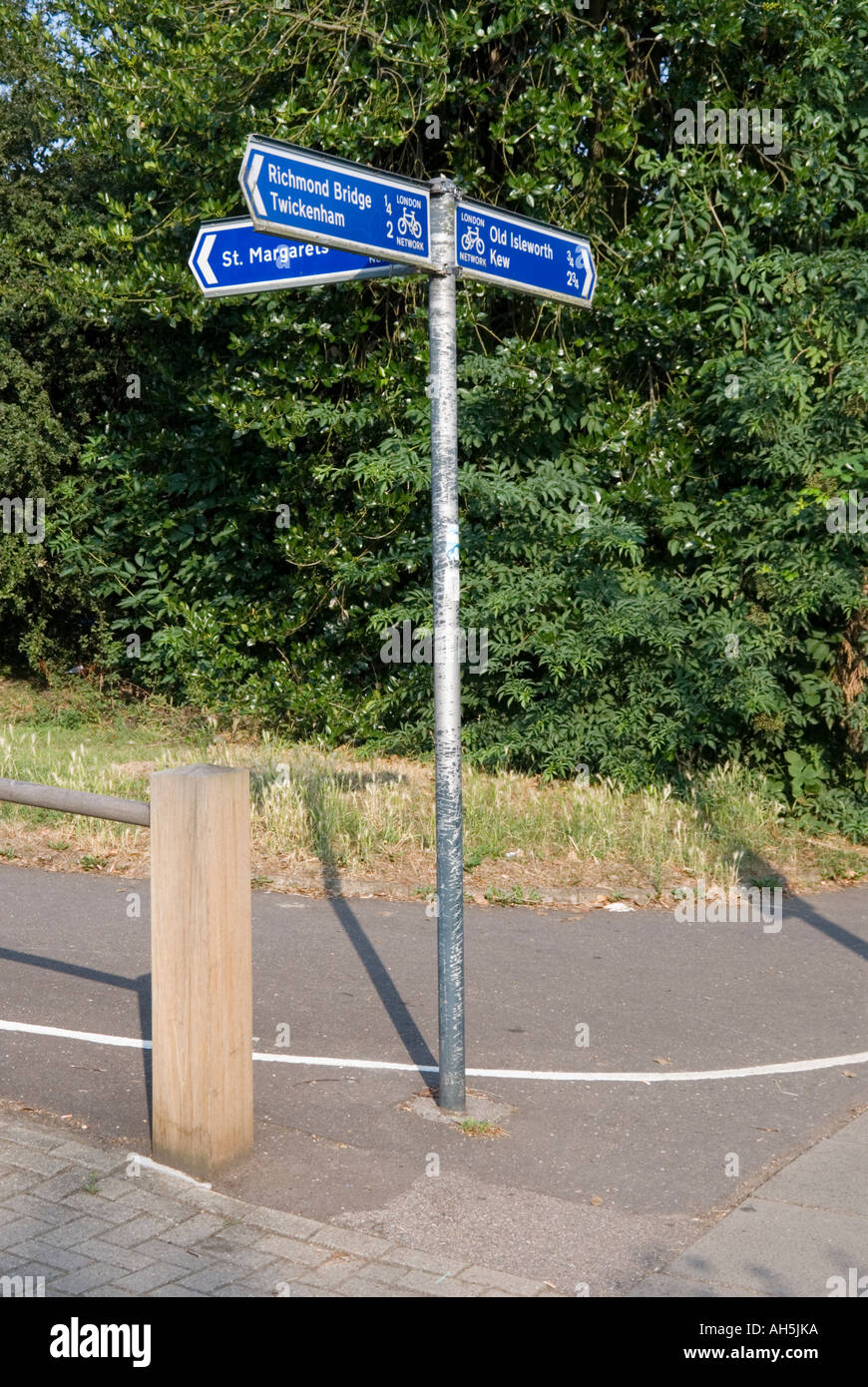 Cycle path by the river Thames in Twickenham London Stock Photo - Alamy