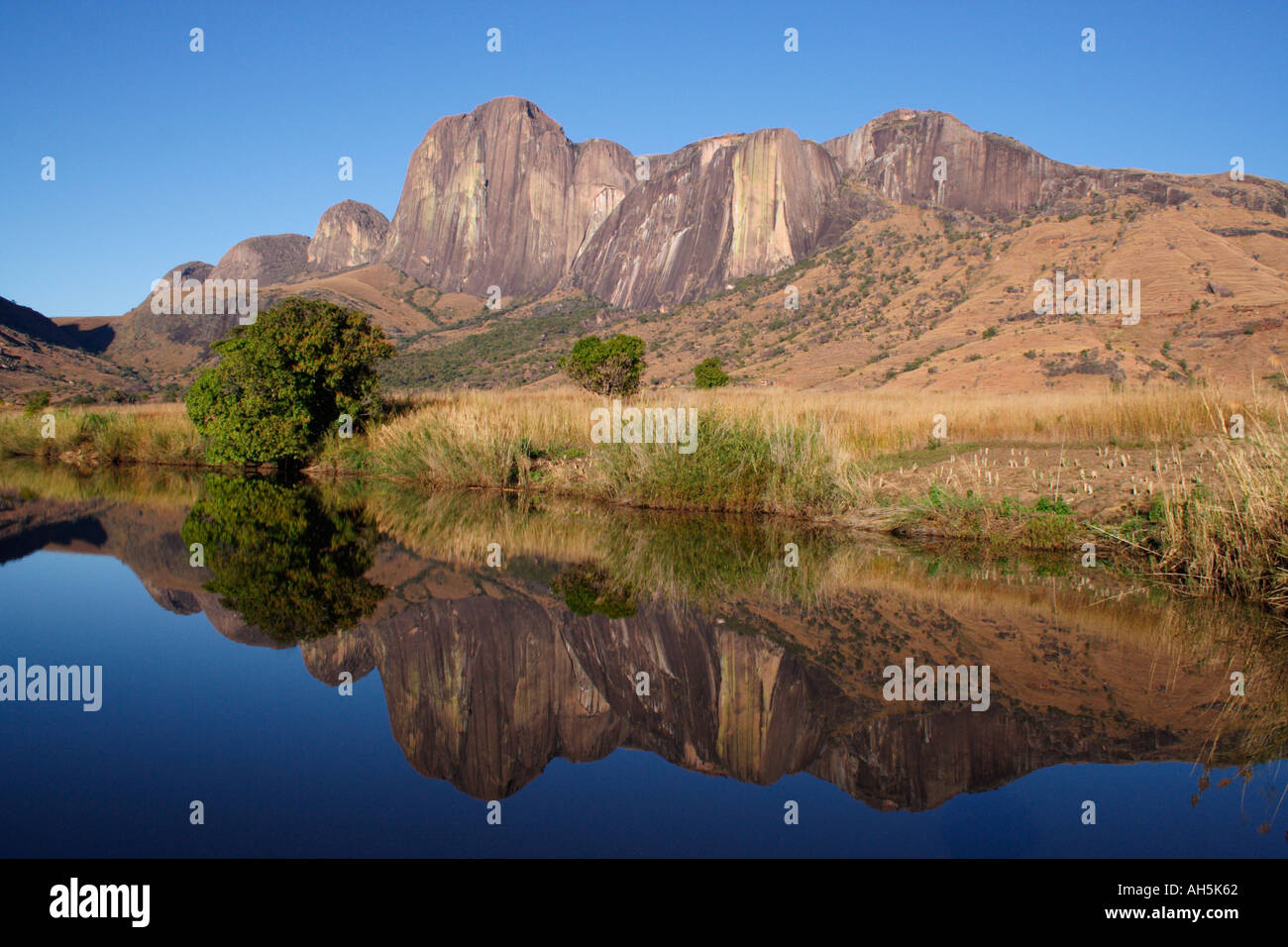 Sunrise in Tsaranoro Valley in the Andringitra Mountains Madagascar ...