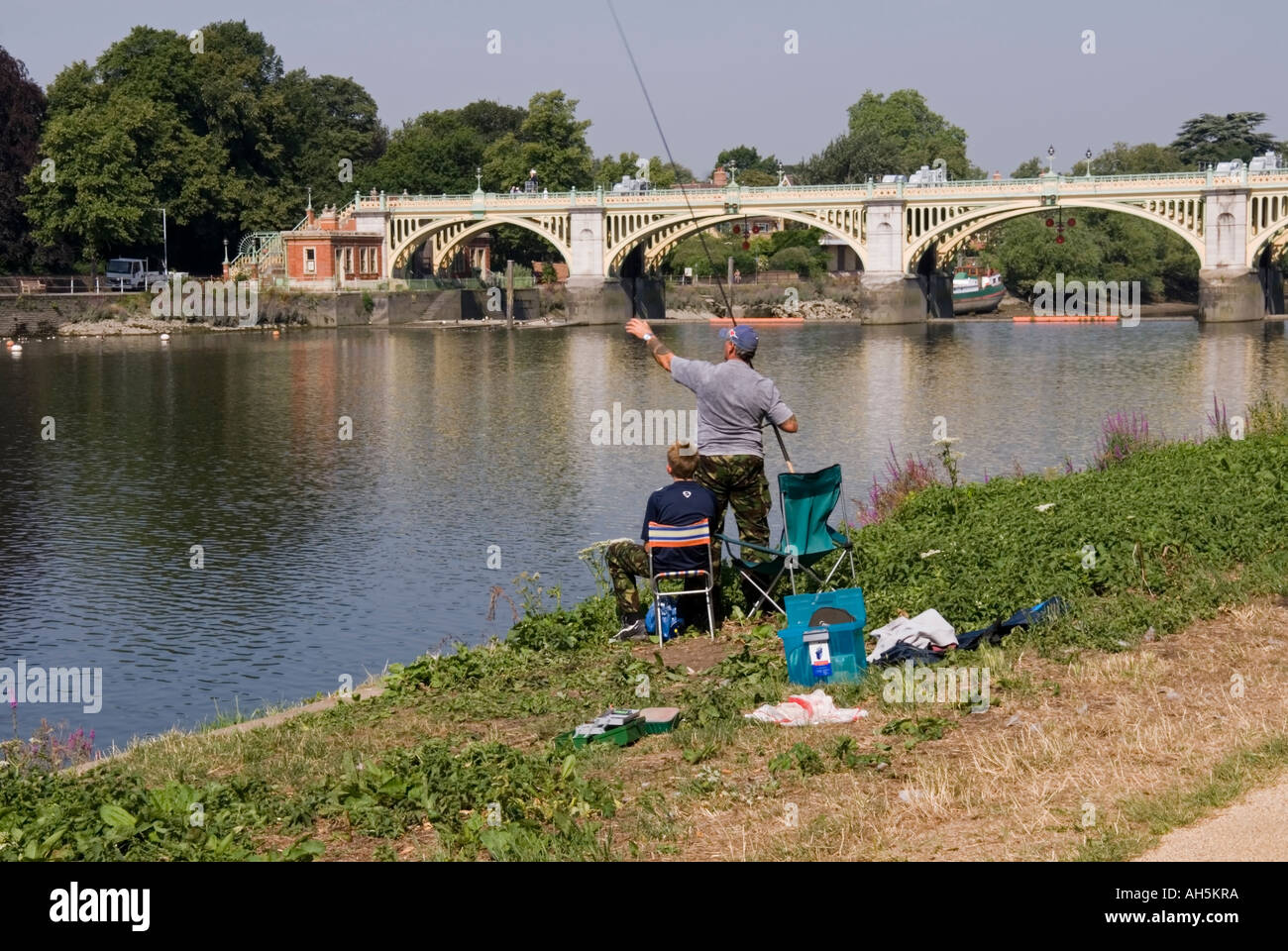 Fisherman on river thames hi-res stock photography and images - Alamy