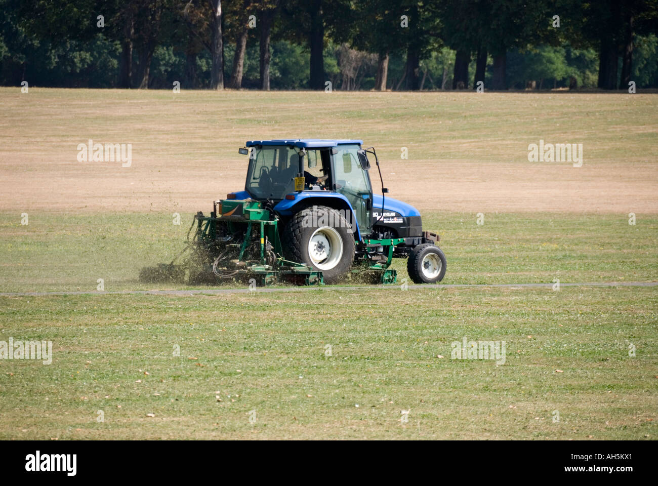 Old tracktor hi-res stock photography and images - Alamy